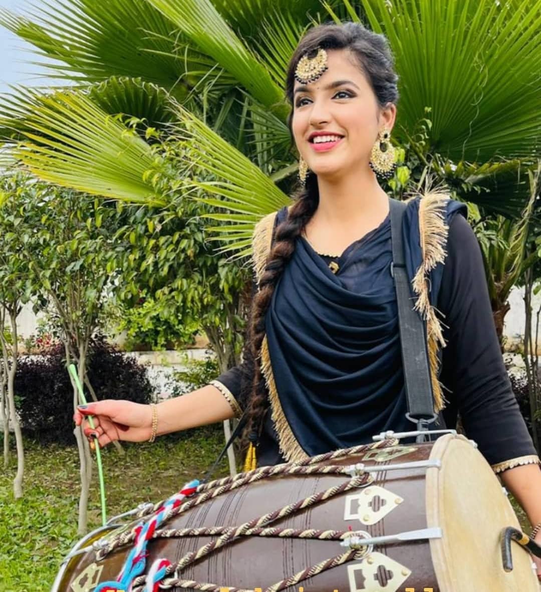 Sakshi Sharma Biography, Age, Lifestyle, Unknown Facts & More - BharatFlux