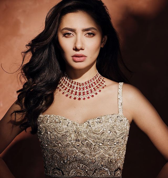 Mahira Khan Age, Height, Bio, Wiki, Affairs, Facts & More